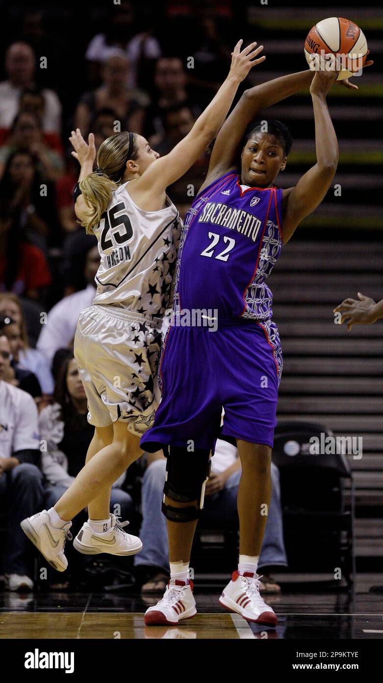 San Antonio Sliver Stars guard Becky Hammon (25) defends Sacramento ...
