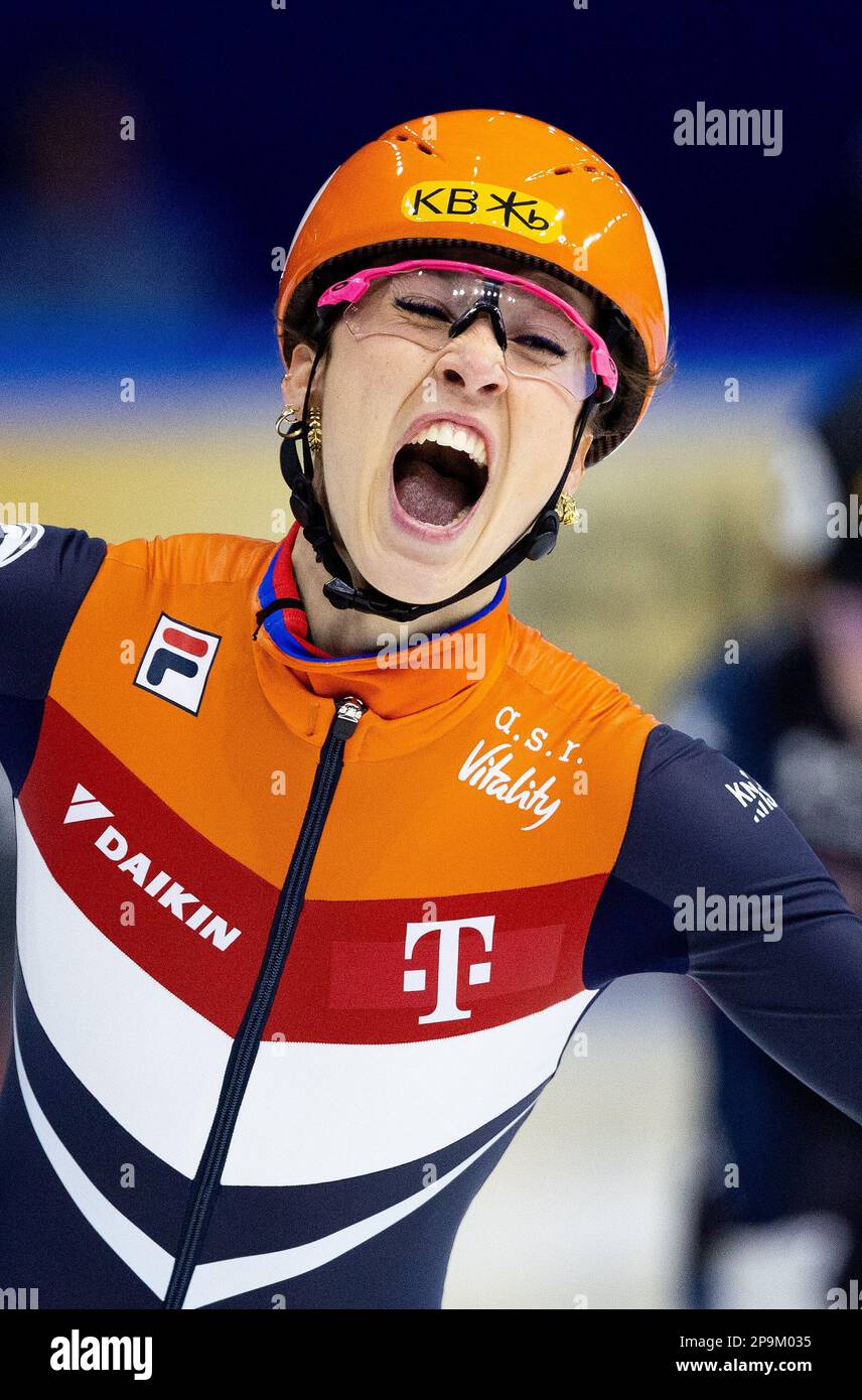 SEOUL - Suzanne Schulting in action during the final on the 1,500 ...