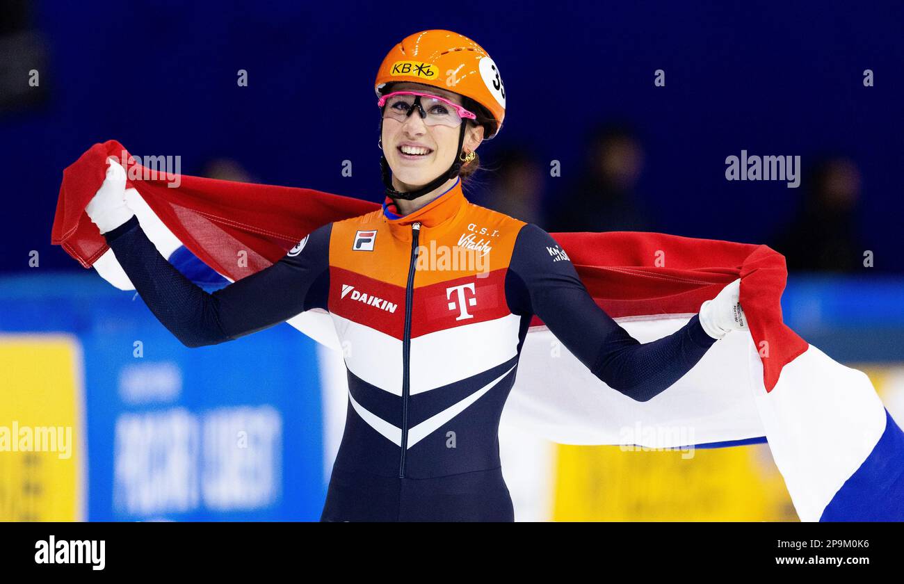 SEOUL - Suzanne Schulting in action during the final on the 1,500 ...