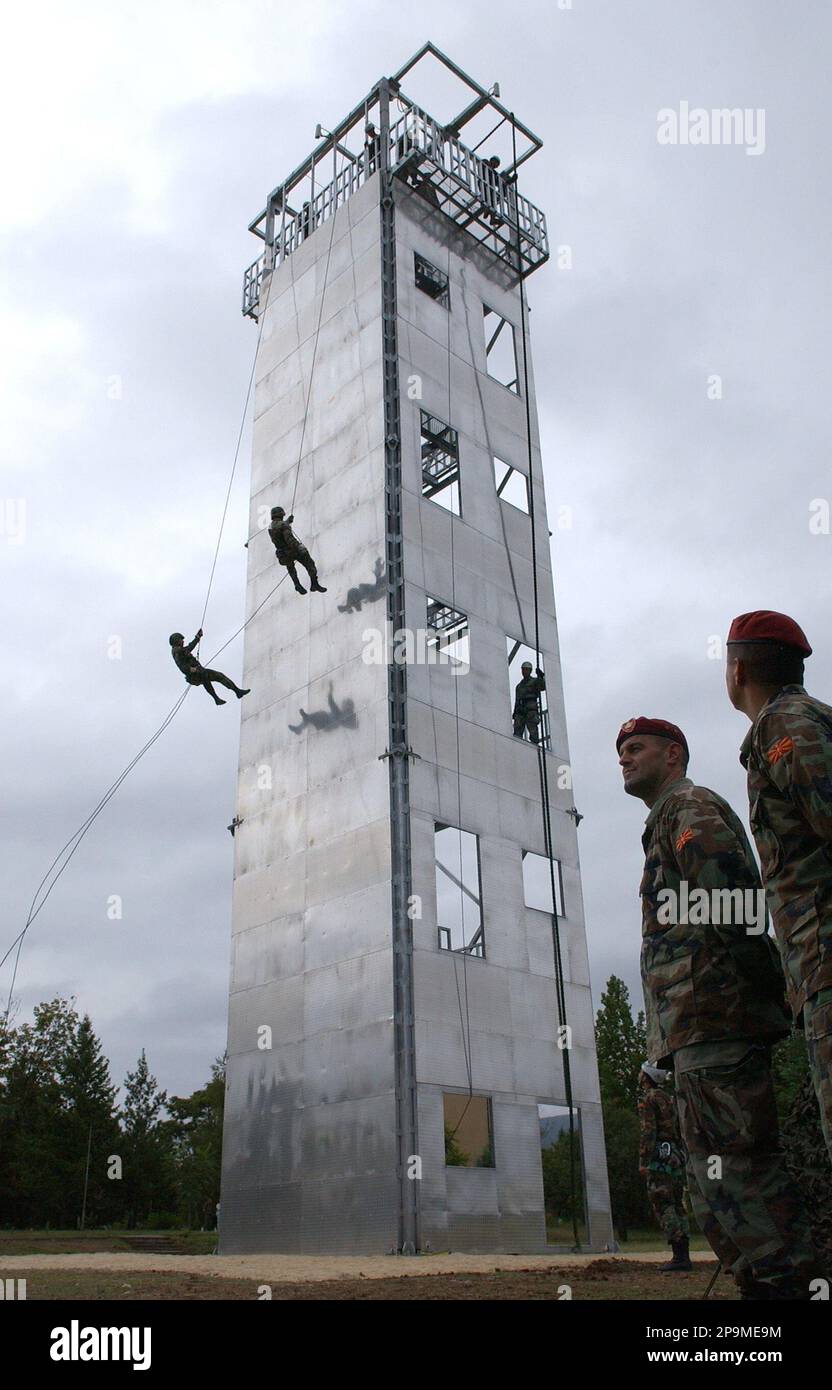 Members of the Macedonian Army Special Operations Regiment practice ...