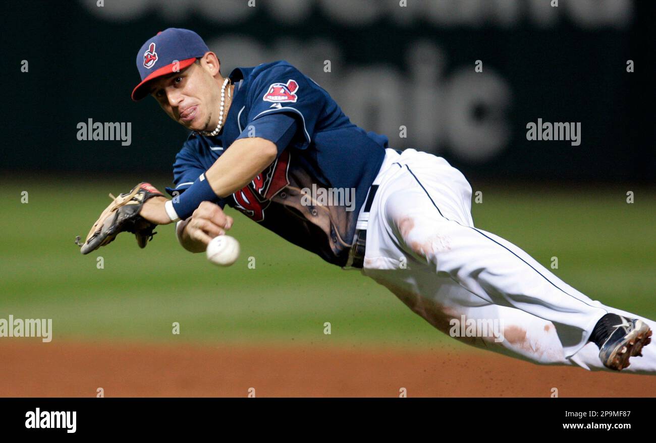 Cleveland Indians' Asdrubal Cabrera tries to throw out Minnesota Twins ...