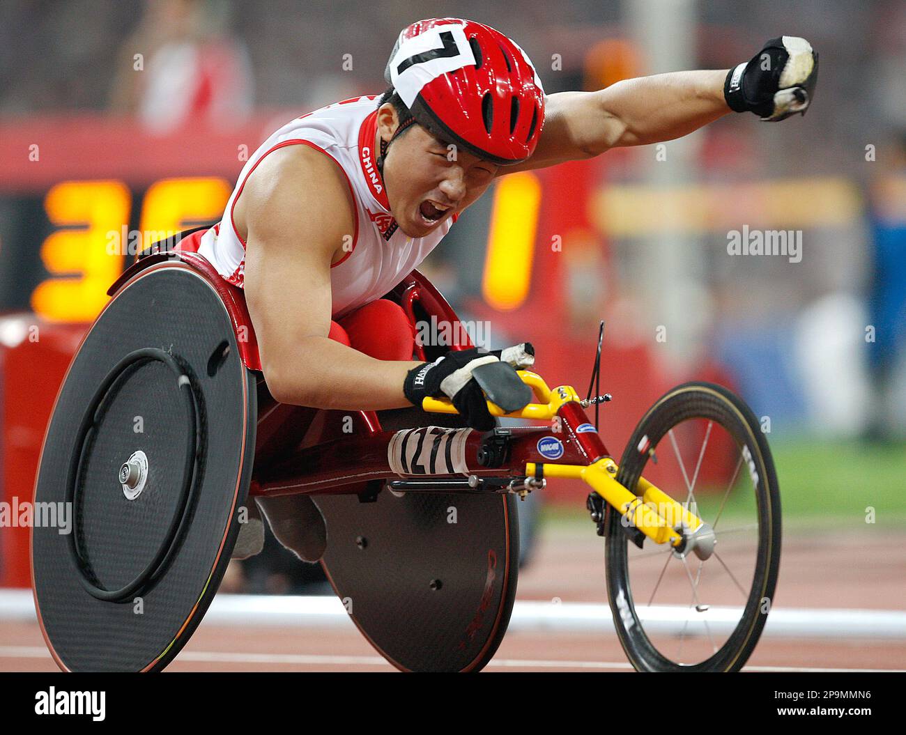 China's Li Huzhao celebrates after winning the gold medal in the Men's ...