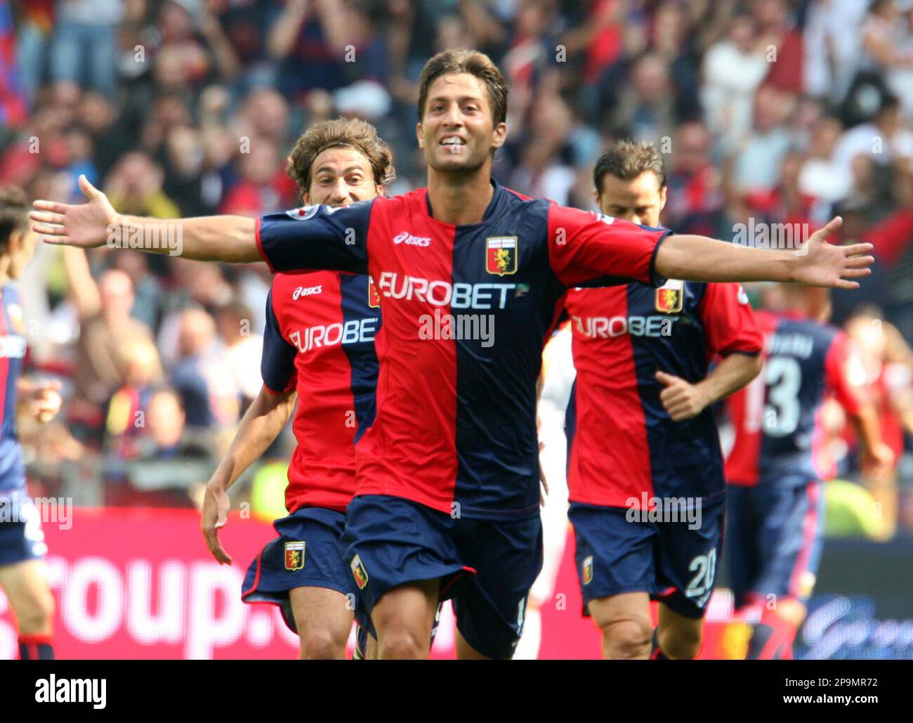 Genoa's Giuseppe Sculli, foreground, cheers after scoring, during the ...