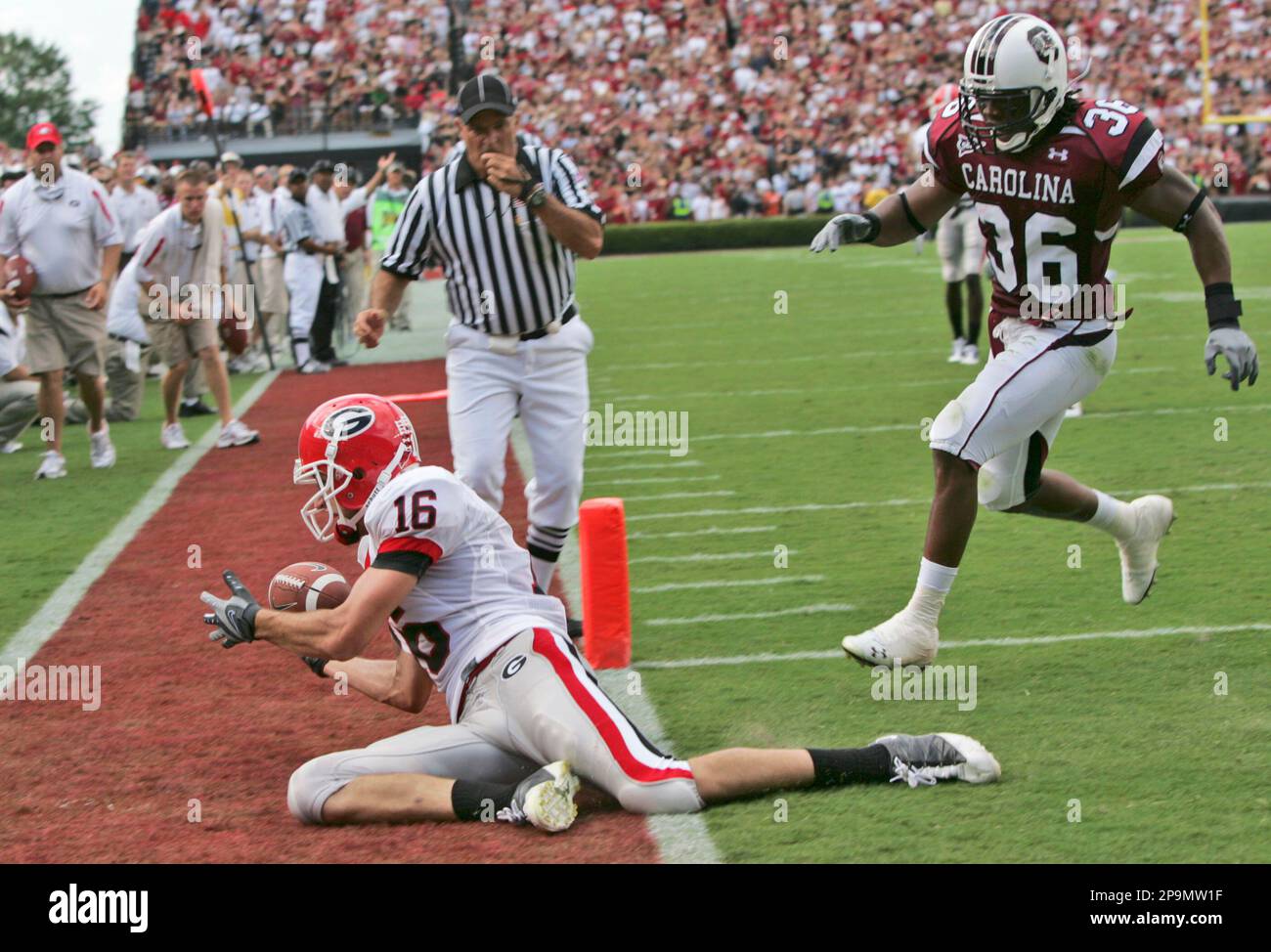 Georgia's Kris Durham (16) is unable to make the catch in the end zone ...