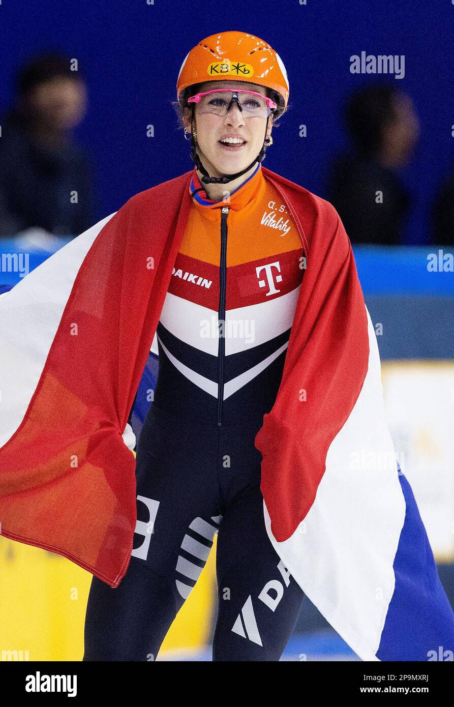 SEOUL - Suzanne Schulting in action during the final on the 1,500 ...