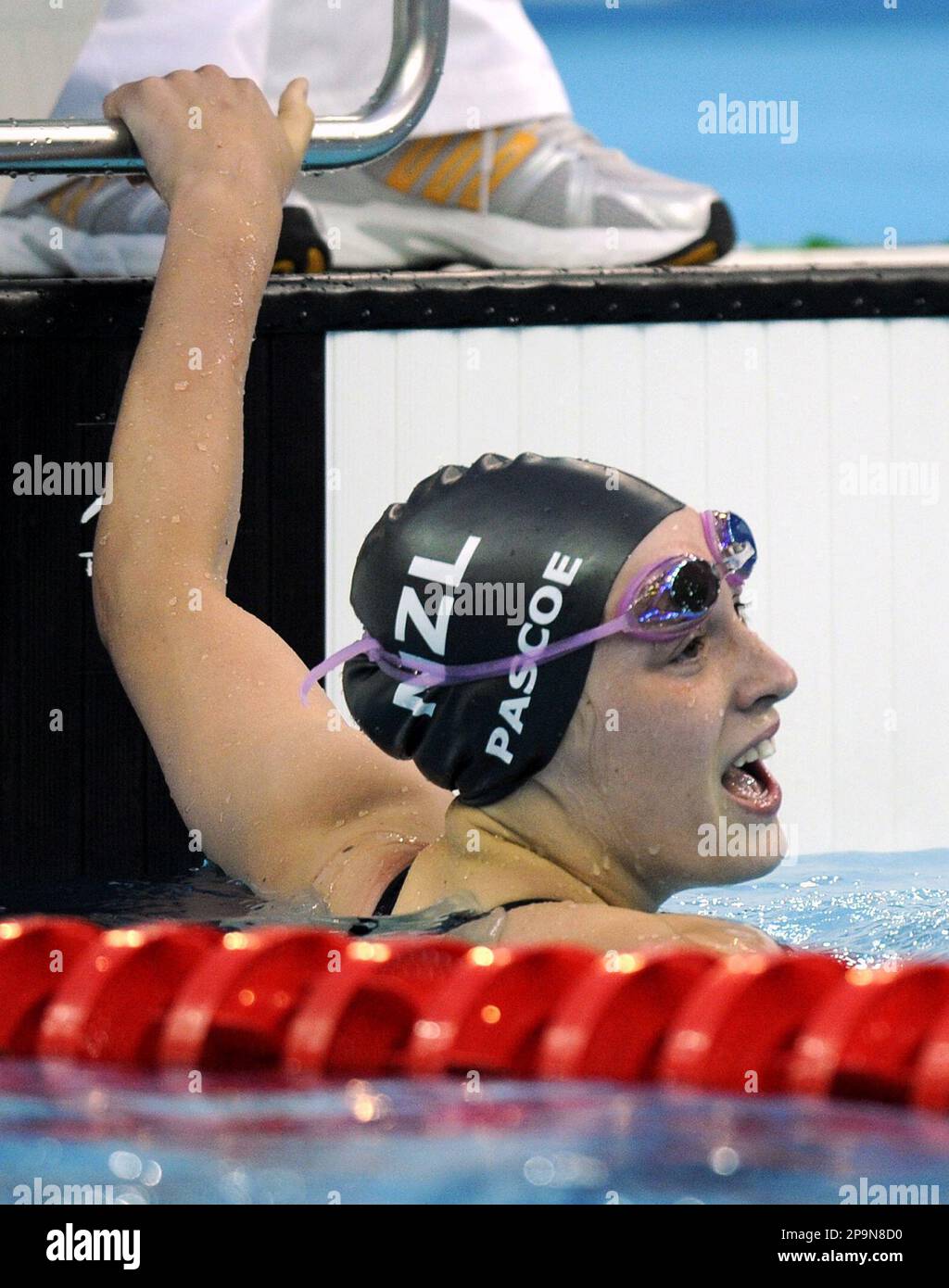 New Zealand's Sophie Pascoe celebrates her gold medal in the Women's ...