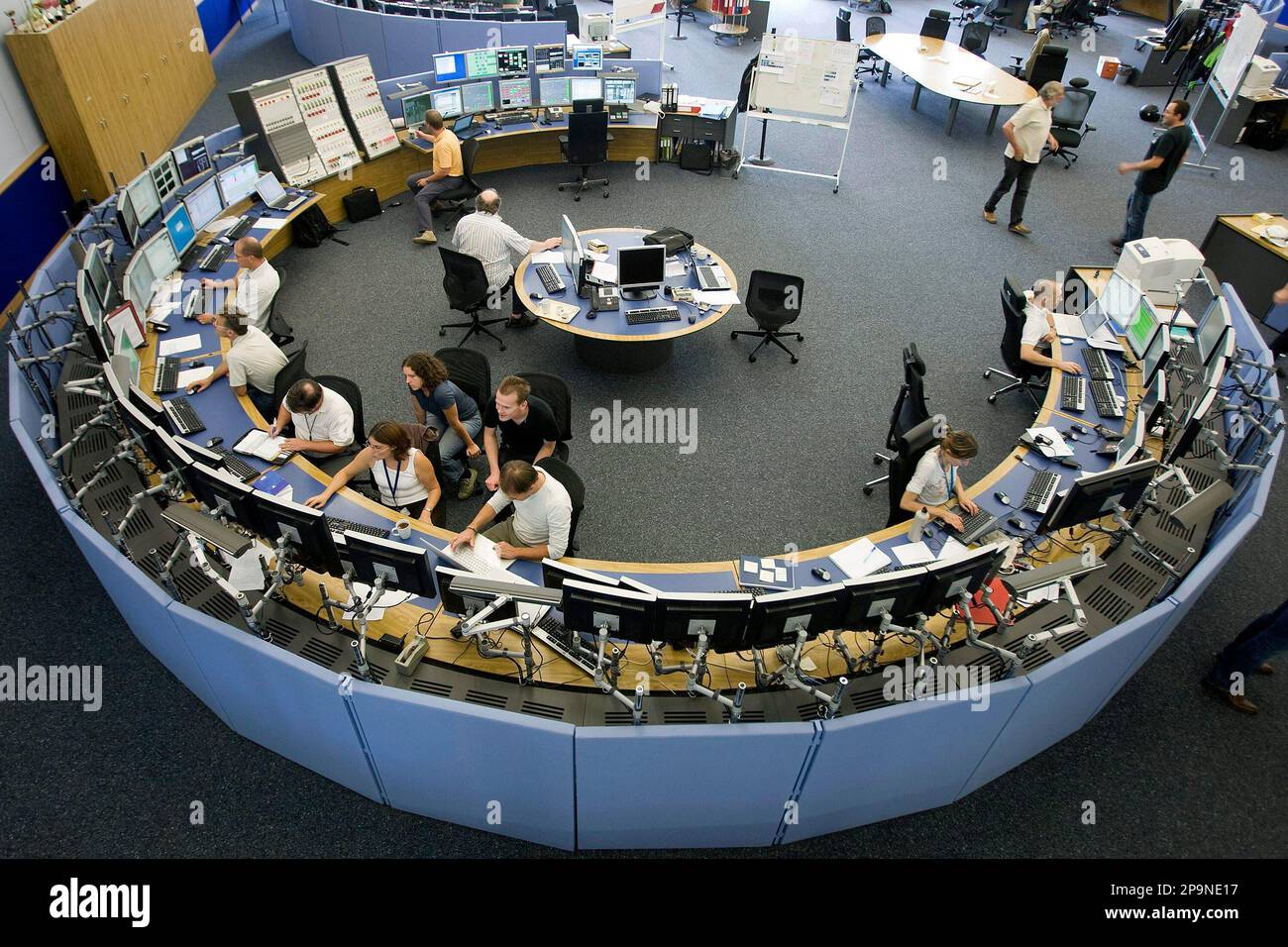 ** ARCHIV ** Ein Archivbild vom 2. September 2008 zeigt eine 'Insel' mit Kontrollinstrumenten im ...