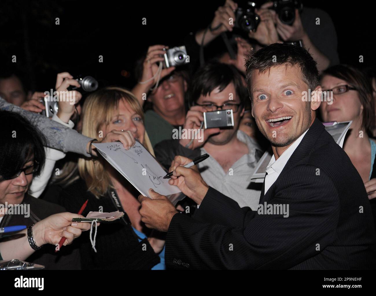 Actor Steve Zahn signs autographs at the premiere of "Management ...