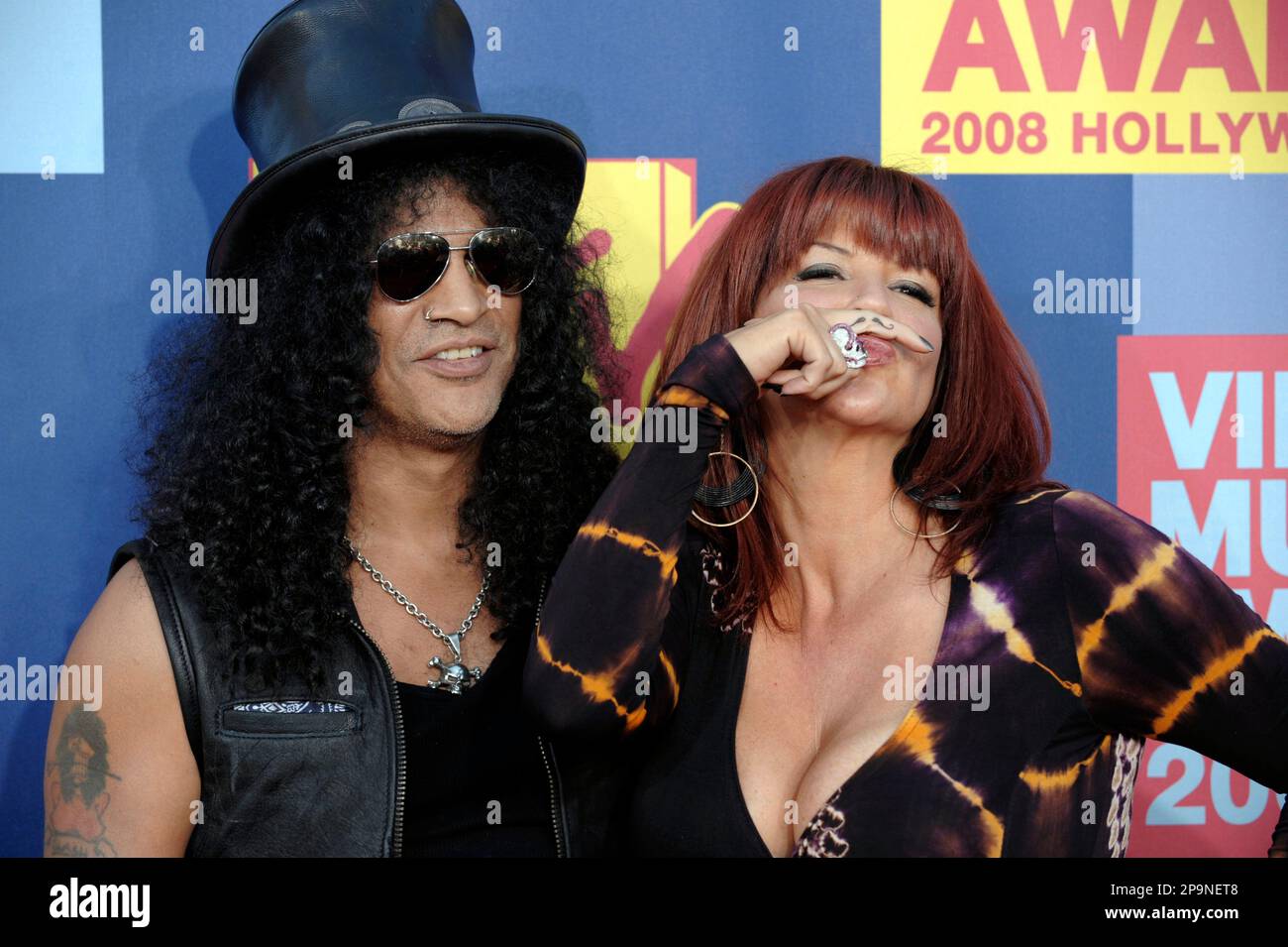 Guitarist Slash and wife Perla arrive at the 2008 MTV Video Music ...