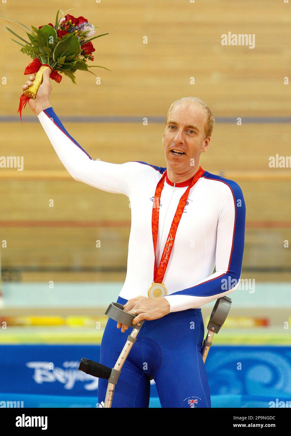 British Simon Richardson poses with his gold medal after he won the Men ...