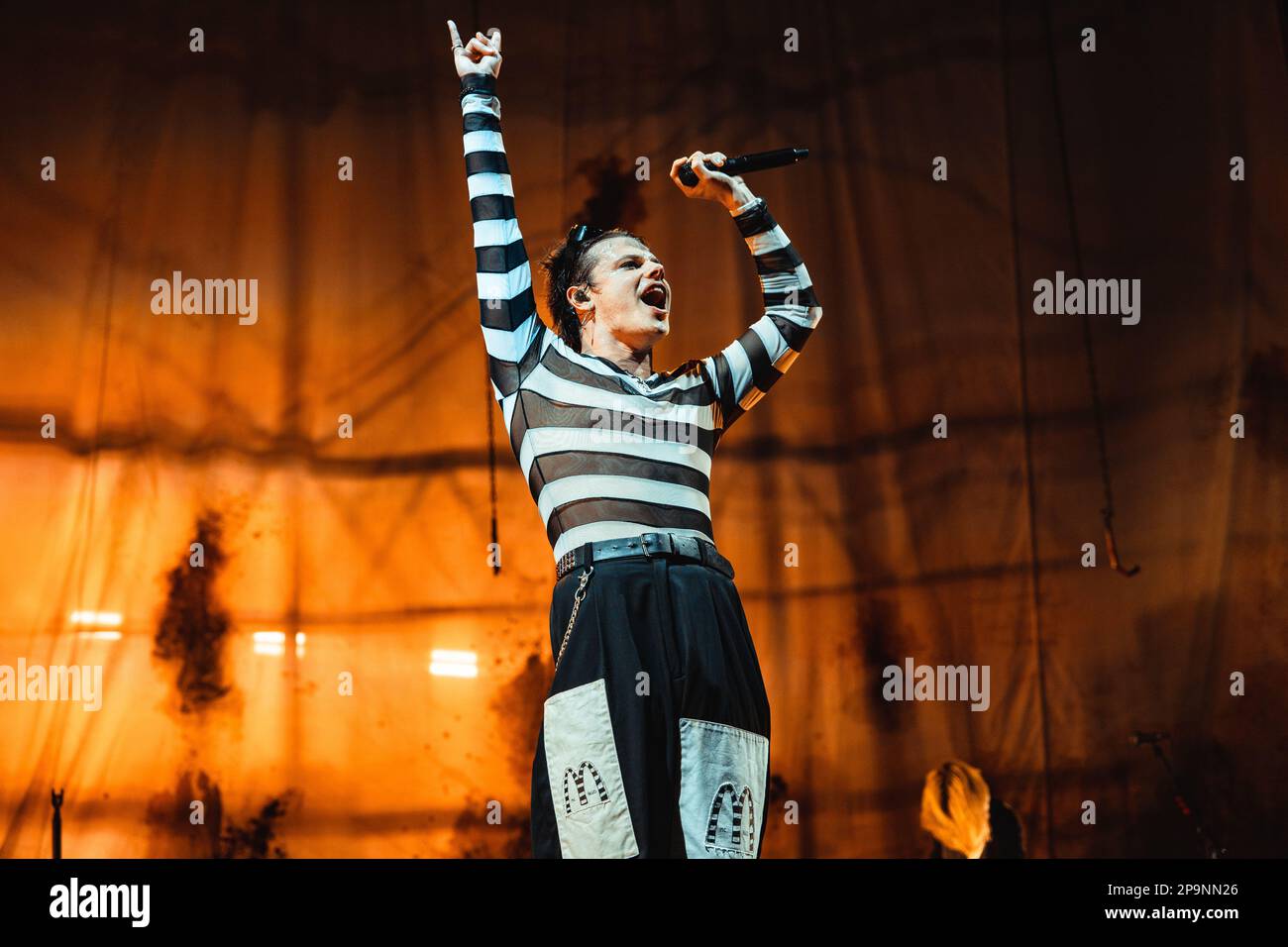 The yungblud show hi-res stock photography and images - Alamy