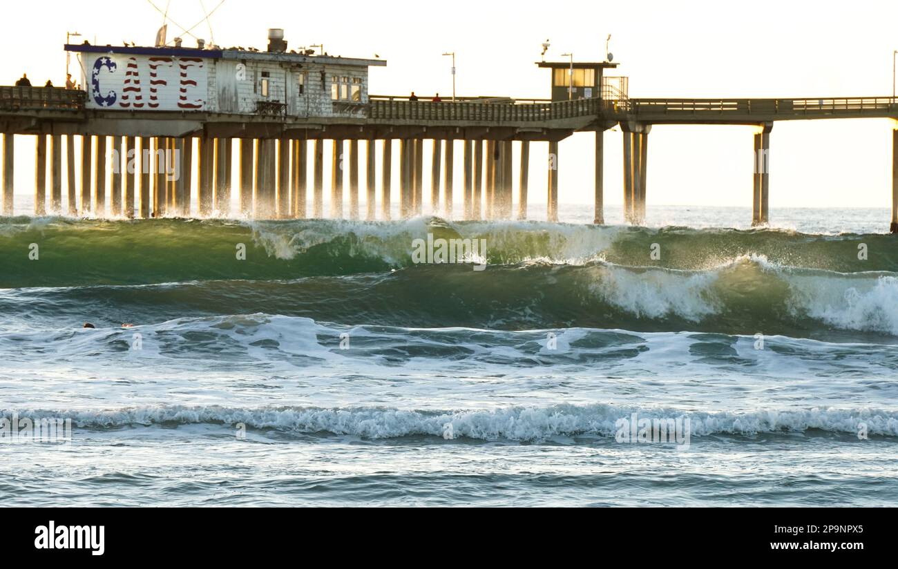Wave cafe hi-res stock photography and images - Alamy