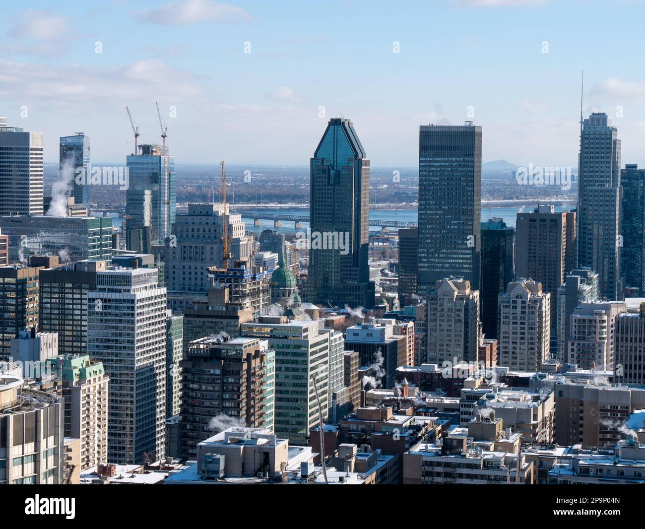 Downtown Montreal seen from Belvédère Kondiaronk on a winter morning ...