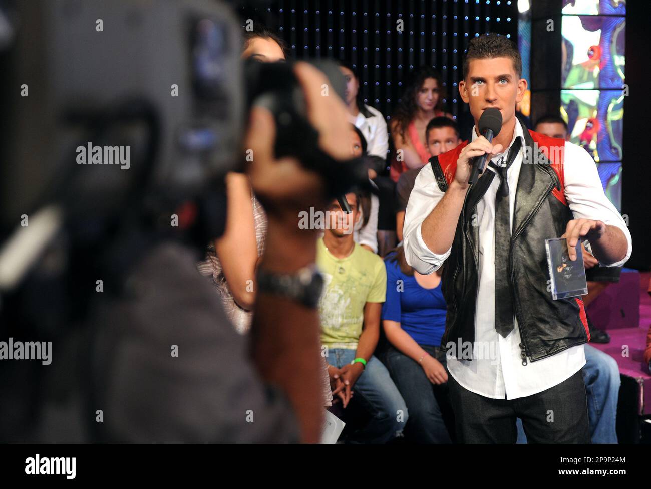 Singer Donnie Klang makes an appearance on MTV's "Total Request Live ...