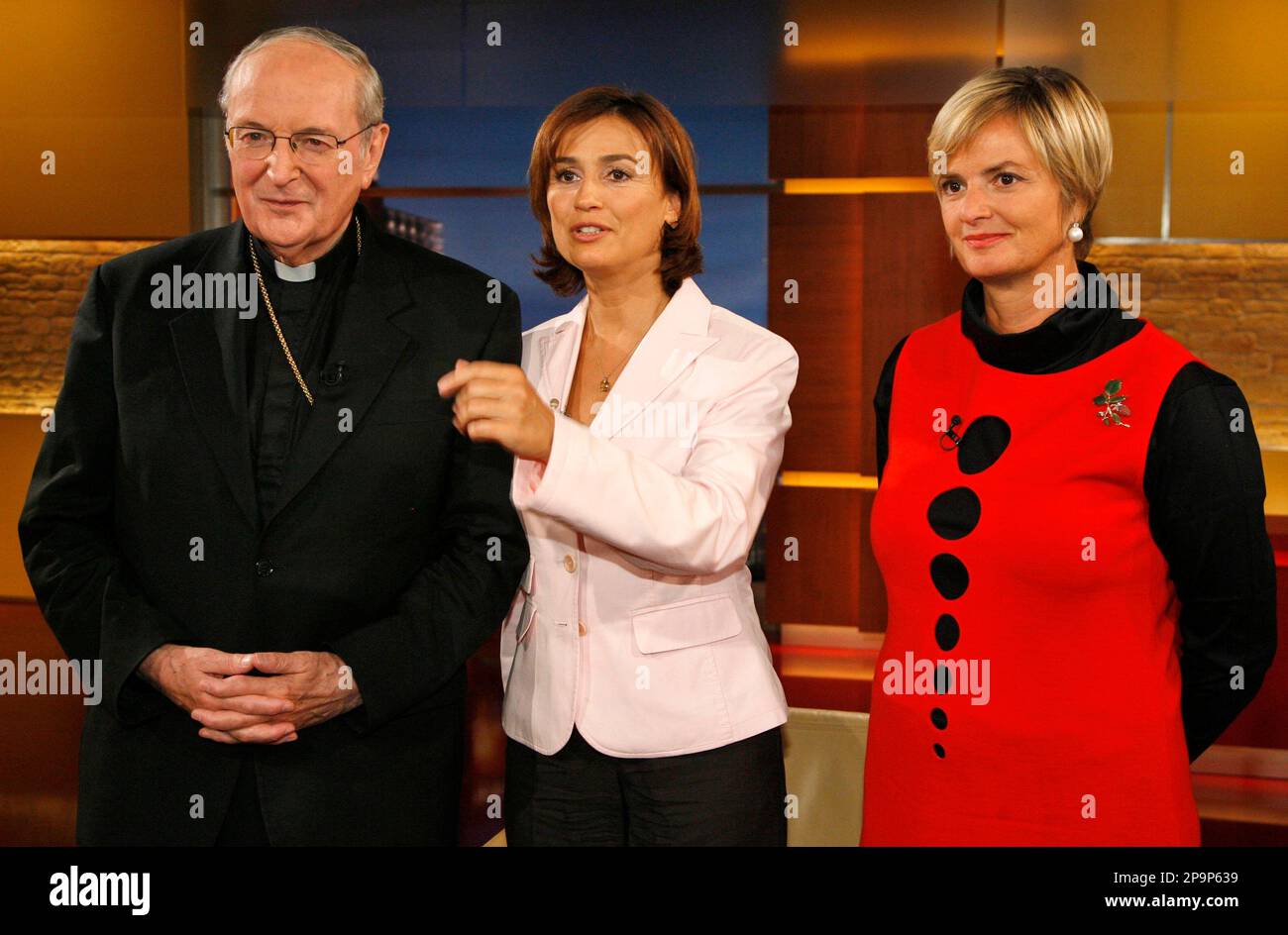 Der Erzbischof von Koeln, Joachim Kardinal Meisner, Moderatorin Sandra ...