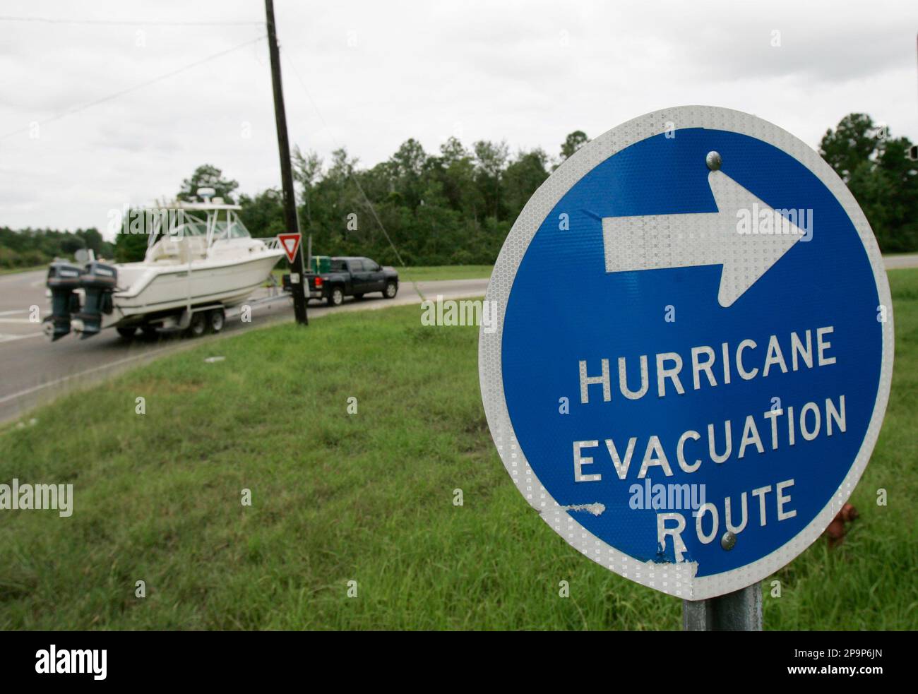 Evacuees from Dauphin Island, Ala. follow the evacuation route just ...