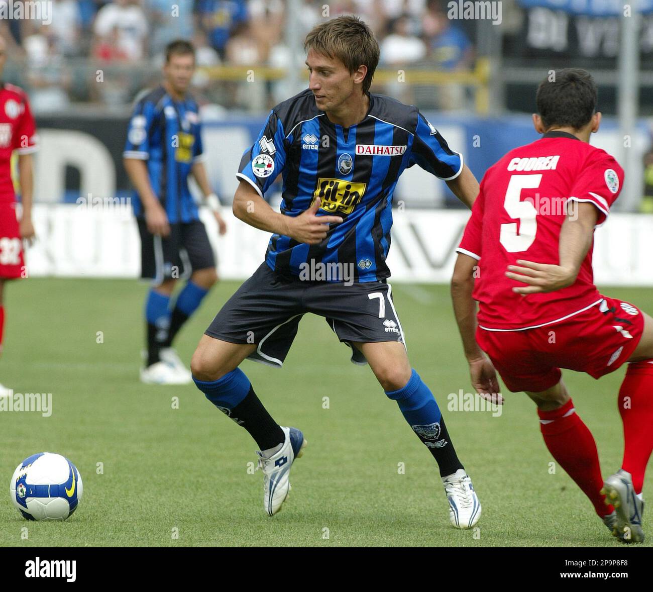 Atalanta's Alessio Manzoni, left, challenges Siena's Paul Codrea of ...