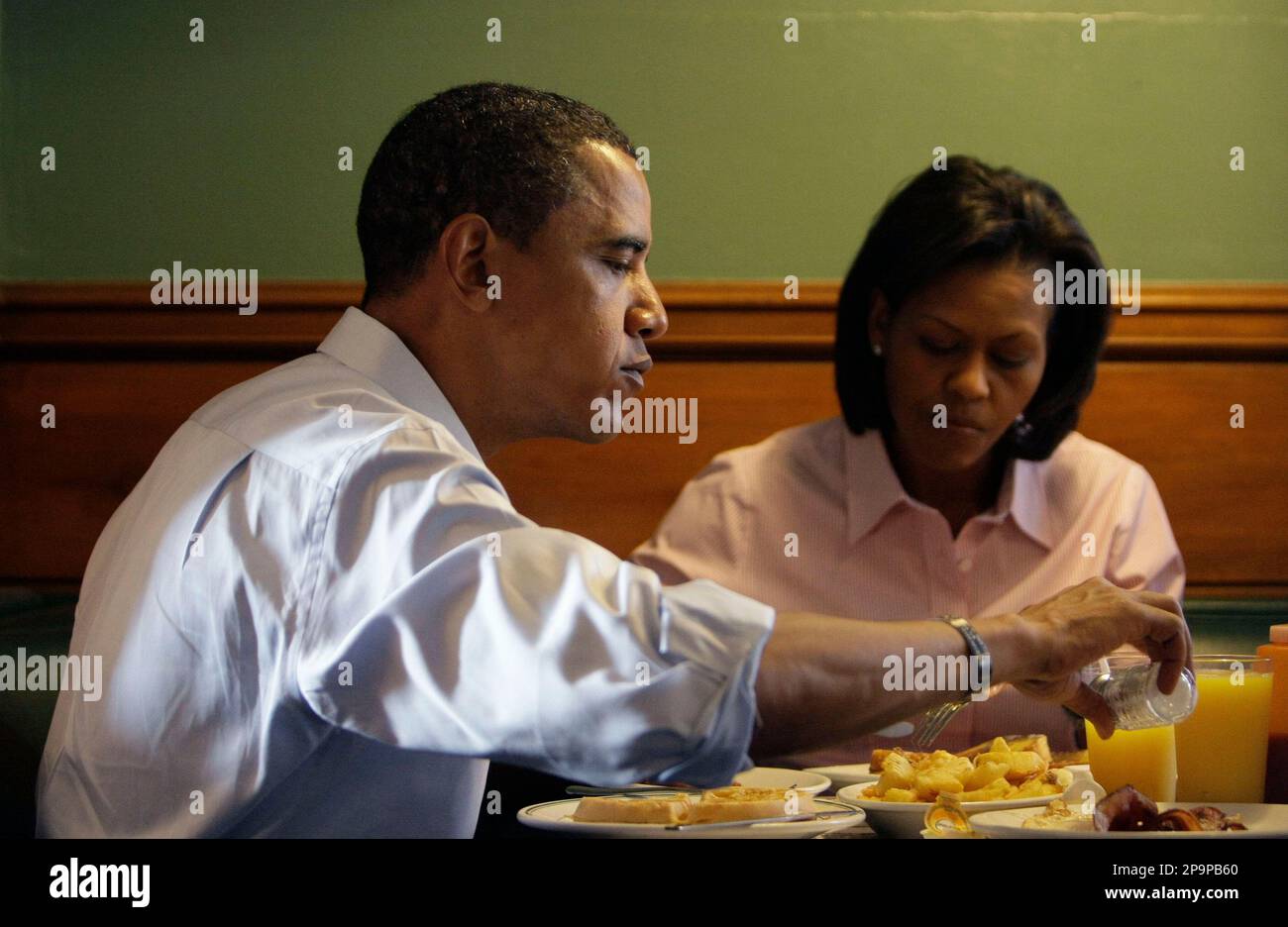 Democratic presidential candidate Sen. Barack Obama, D-Ill., with his ...