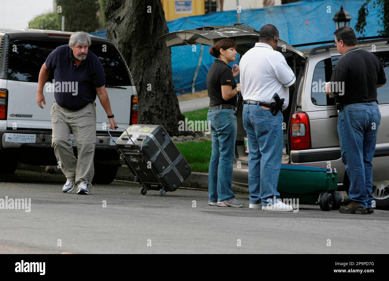 Los Angeles homicide investigators prepare to use ground-penetrating ...