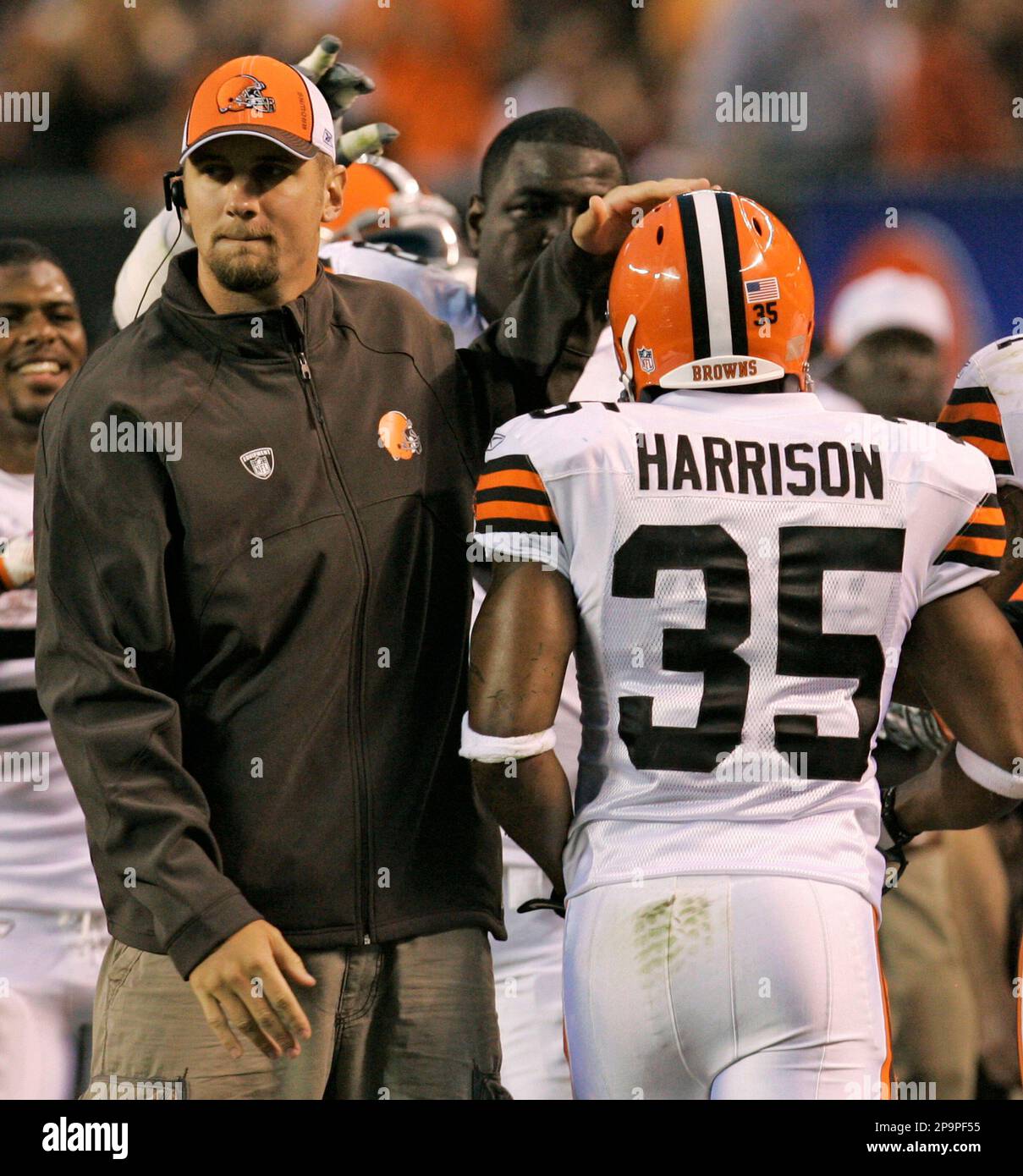 Cleveland Browns quarterback Derek Anderson, left, congratulates Jerome ...