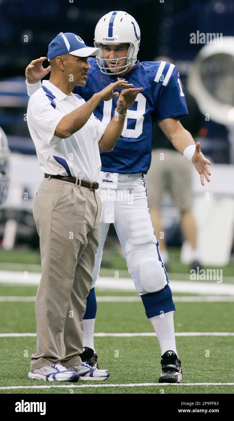 Indianapolis Colts coach Tony Dungy, left, talks with quarterback ...