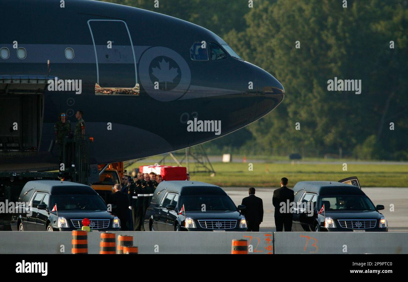 Military pallbearers carry the caskets of fallen Canadian soldiers ...