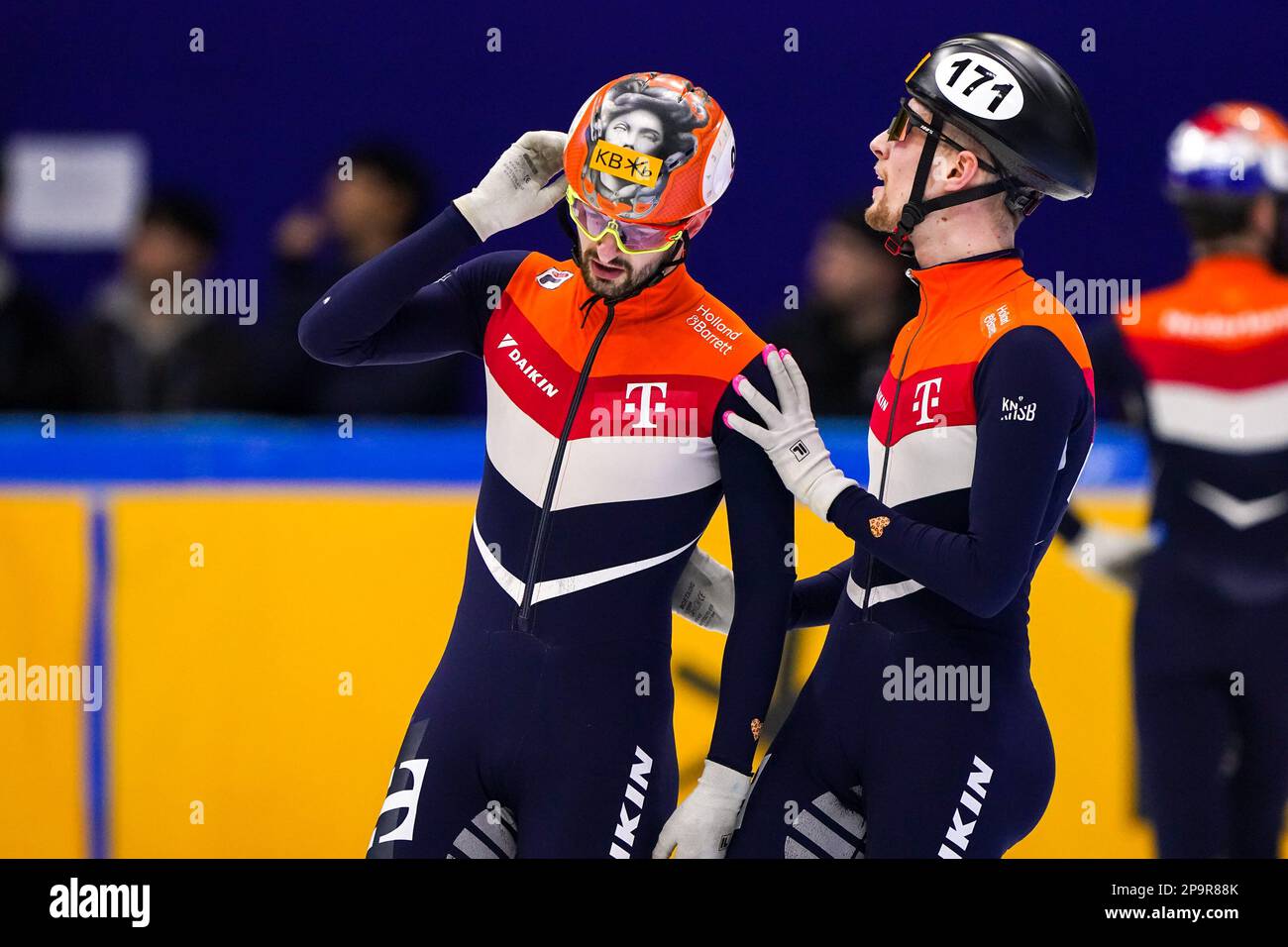SEOUL, KOREA - MARCH 11: Itzhak de Laat of the Netherlands interacts ...