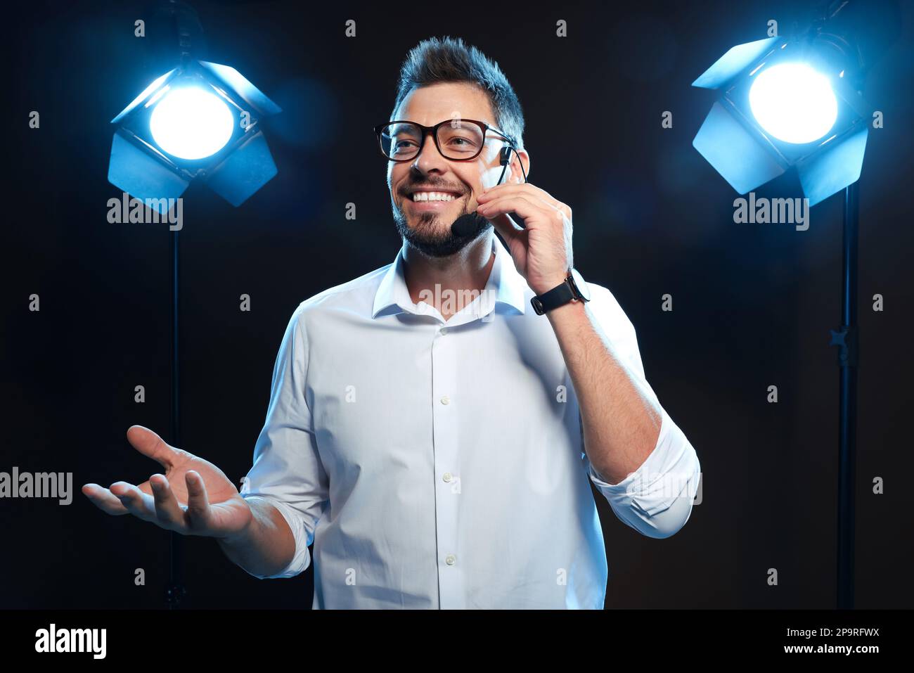 Stage manager headset hi-res stock photography and images - Alamy