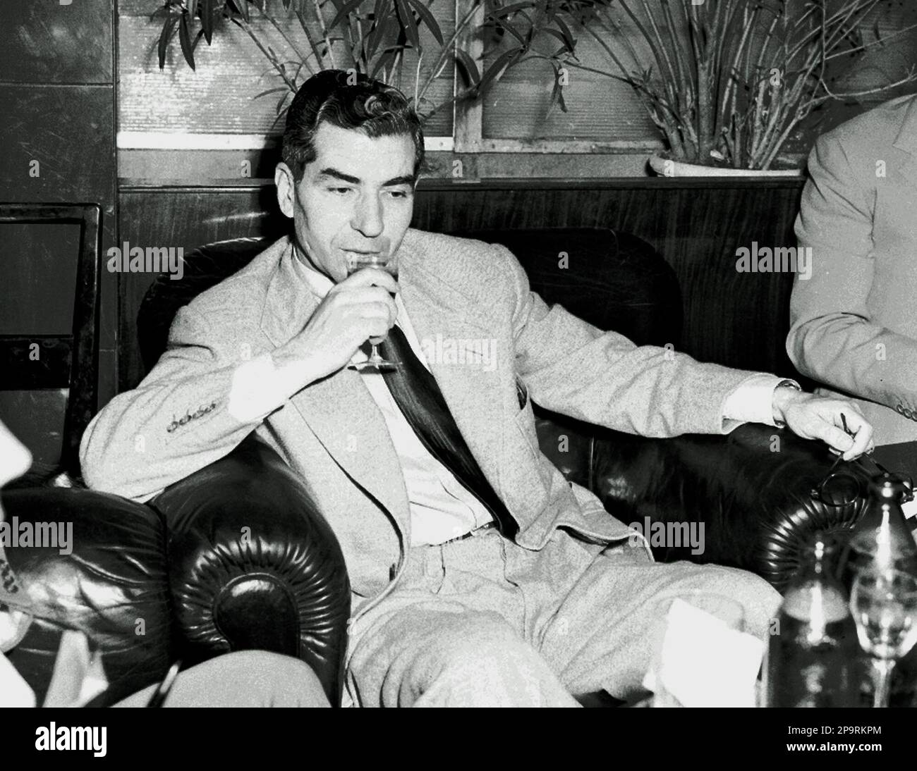 ** CLARIFIES INFORMATION ABOUT LUCIANO AND THE OSS ** ** FILE ** In ...