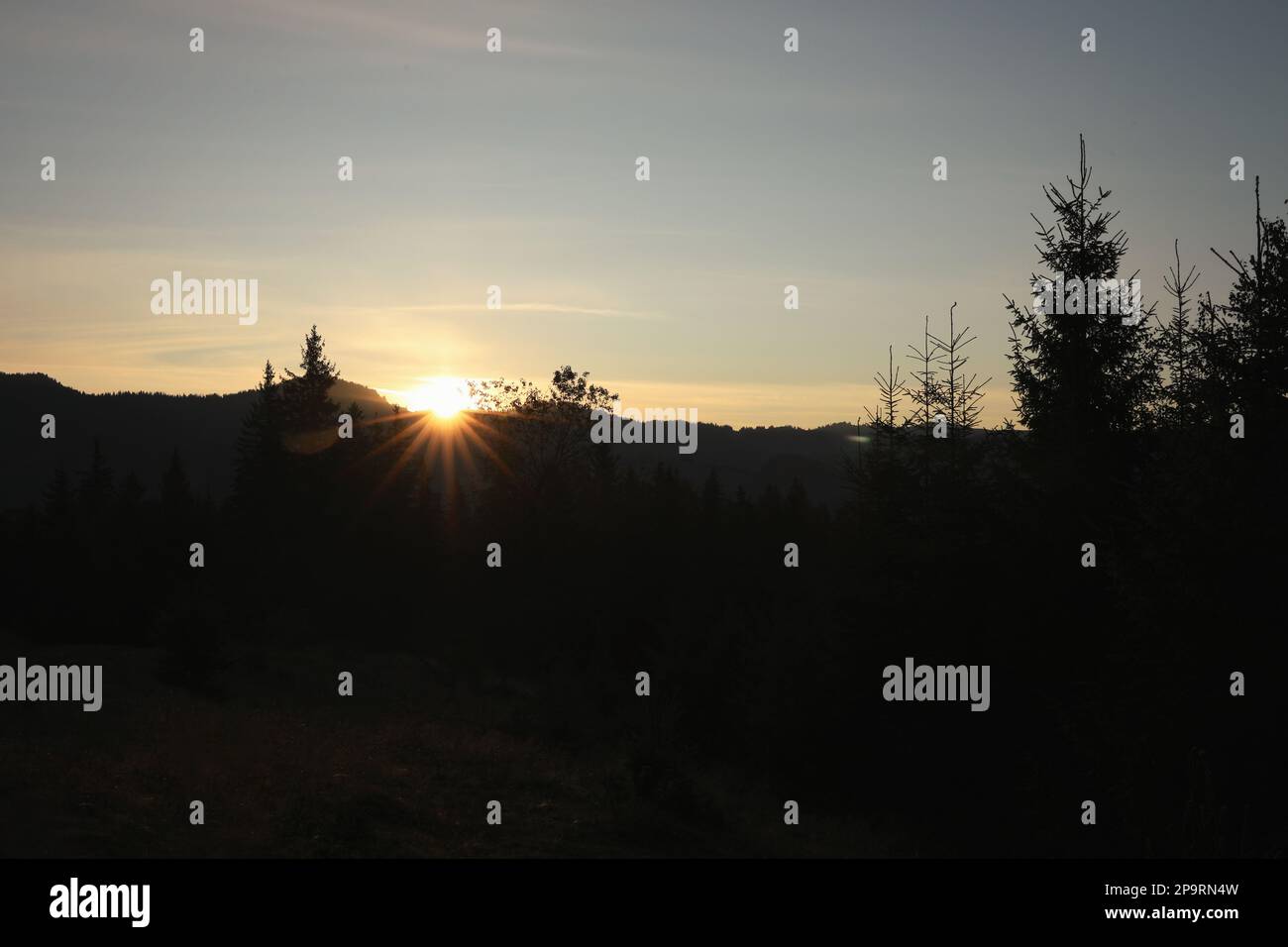 Sun shining over mountains hi-res stock photography and images - Alamy