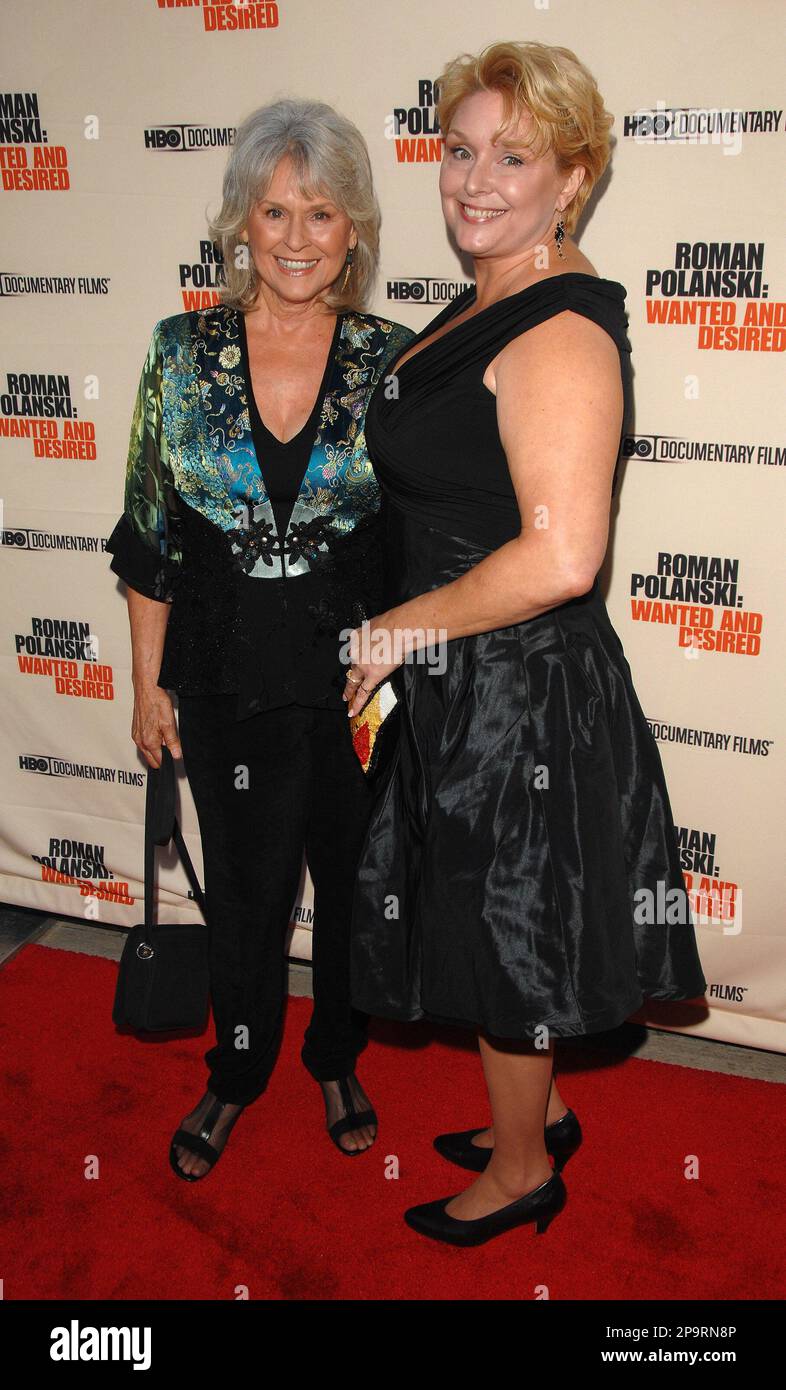 ** ARCHIV ** Samantha Geimer, rechts, und ihre Mutter Susan Gailey ...