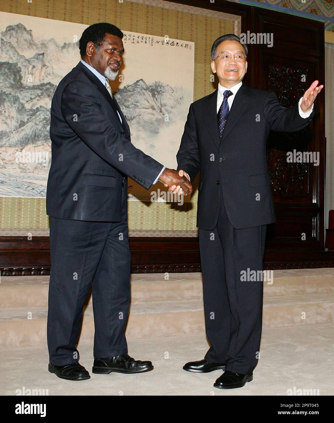 Chinese Premier Wen Jiabao,right, greets Vanuatu Prime Minister ...