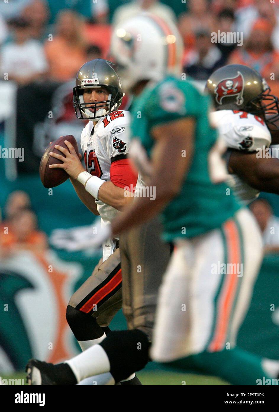 Tampa Bay Buccaneers starting quarterback Luke McCown (12) looks for ...