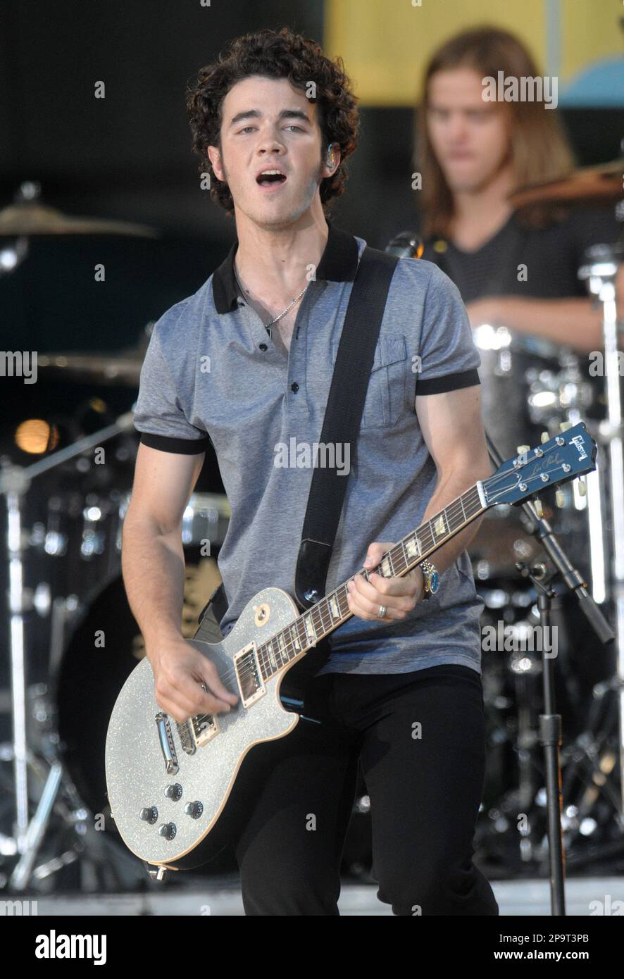 Musician Kevin Jonas of the group The Jonas Brothers performs in Bryant ...