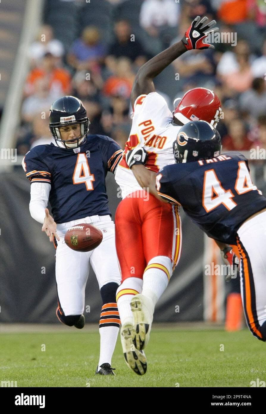 Kansas City Chiefs safety Bernard Pollard, center, attempts to block a ...