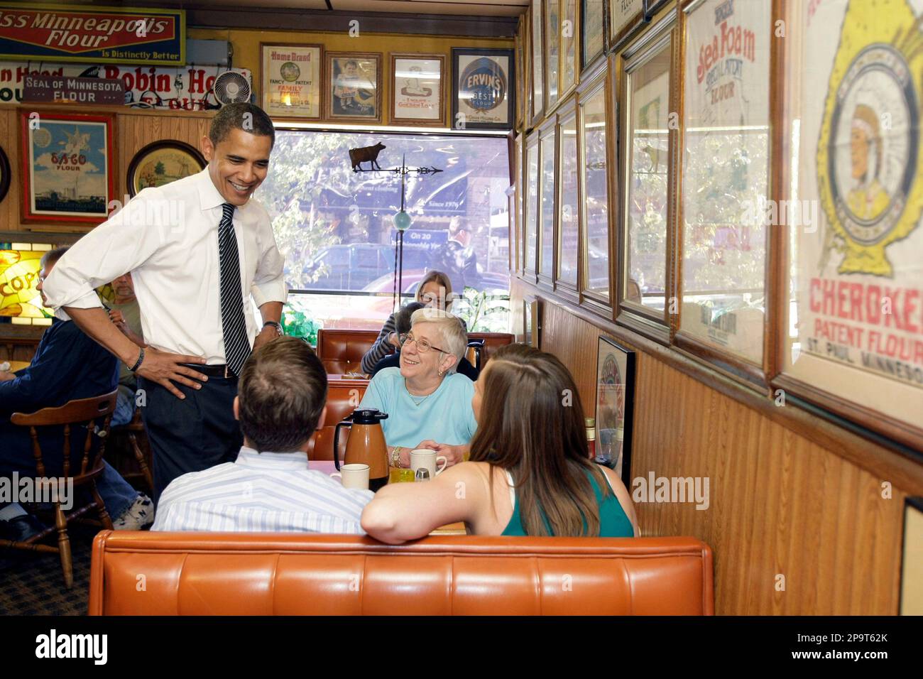 Democratic presidential candidate Sen. Barack Obama, D-Ill. talks with ...