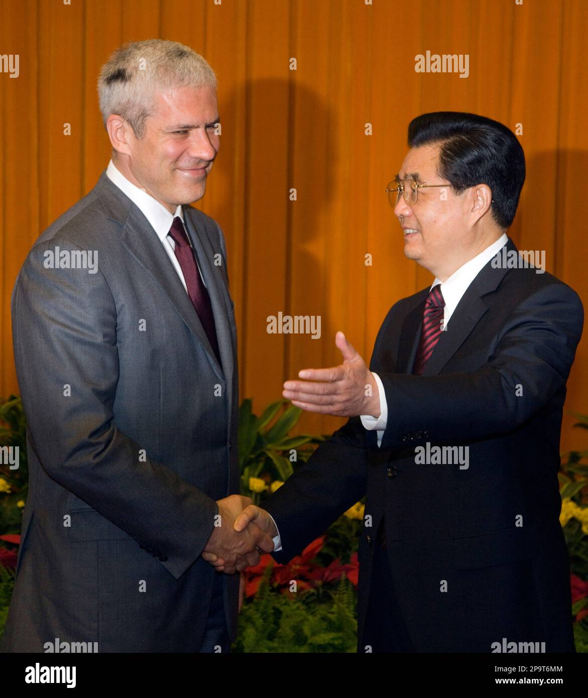 Serbian President Boris Tadic, left, meets with Chinese President Hu ...