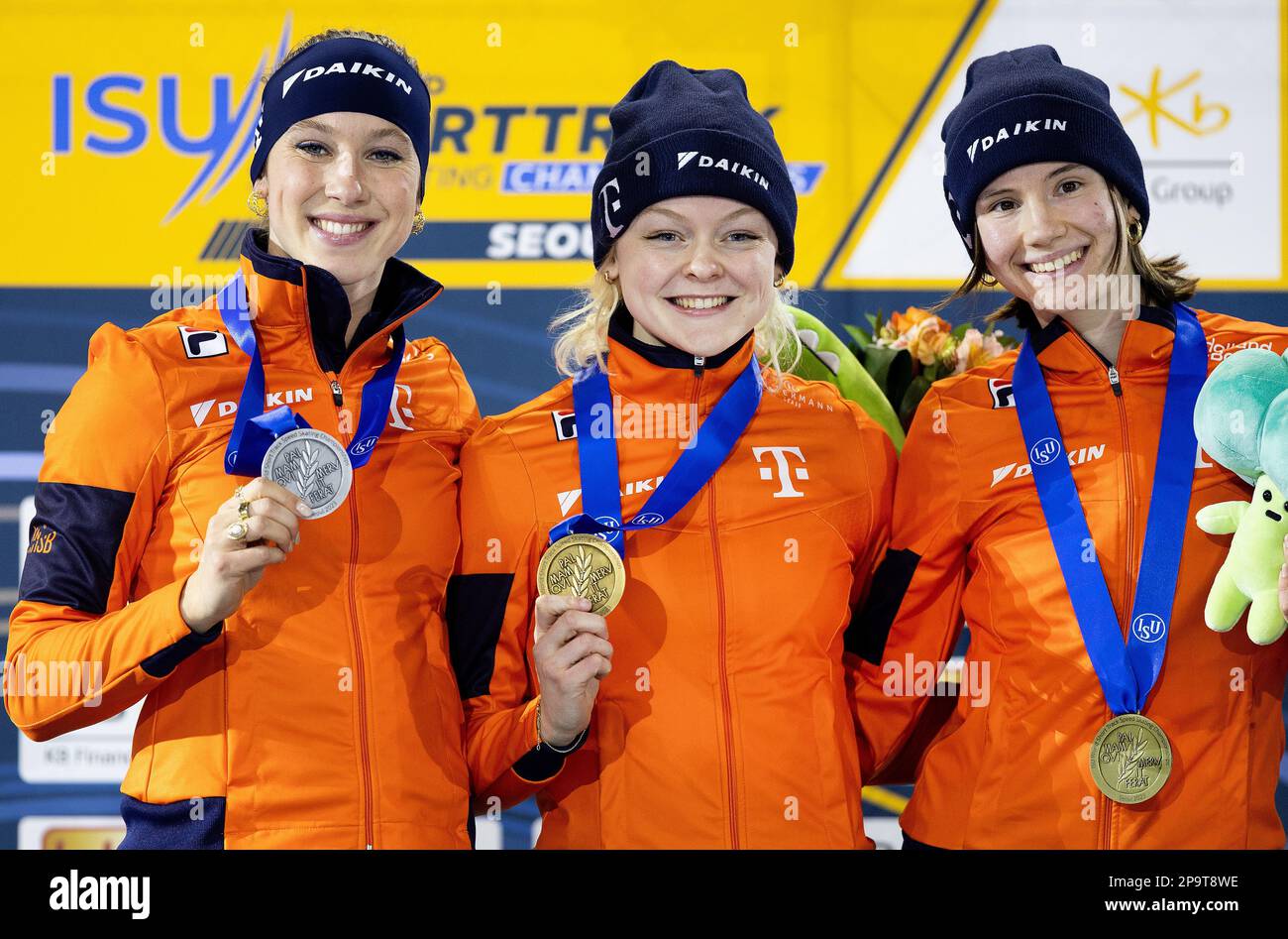 SEOUL - Suzanne Schulting (silver), Xandra Velzeboer (gold) and Selma ...
