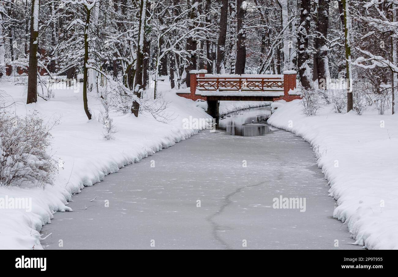 bridge in the fresh snow Stock Photo - Alamy