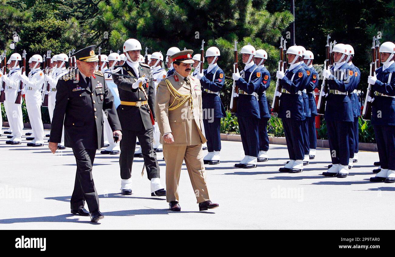 Bahrain's King and head of the army, Hamad bin Isa al-Khalifa ...