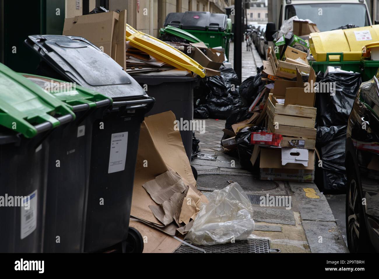 Julien Mattia / Le Pictorium - Garbage collectors' strike in Paris - 11 ...