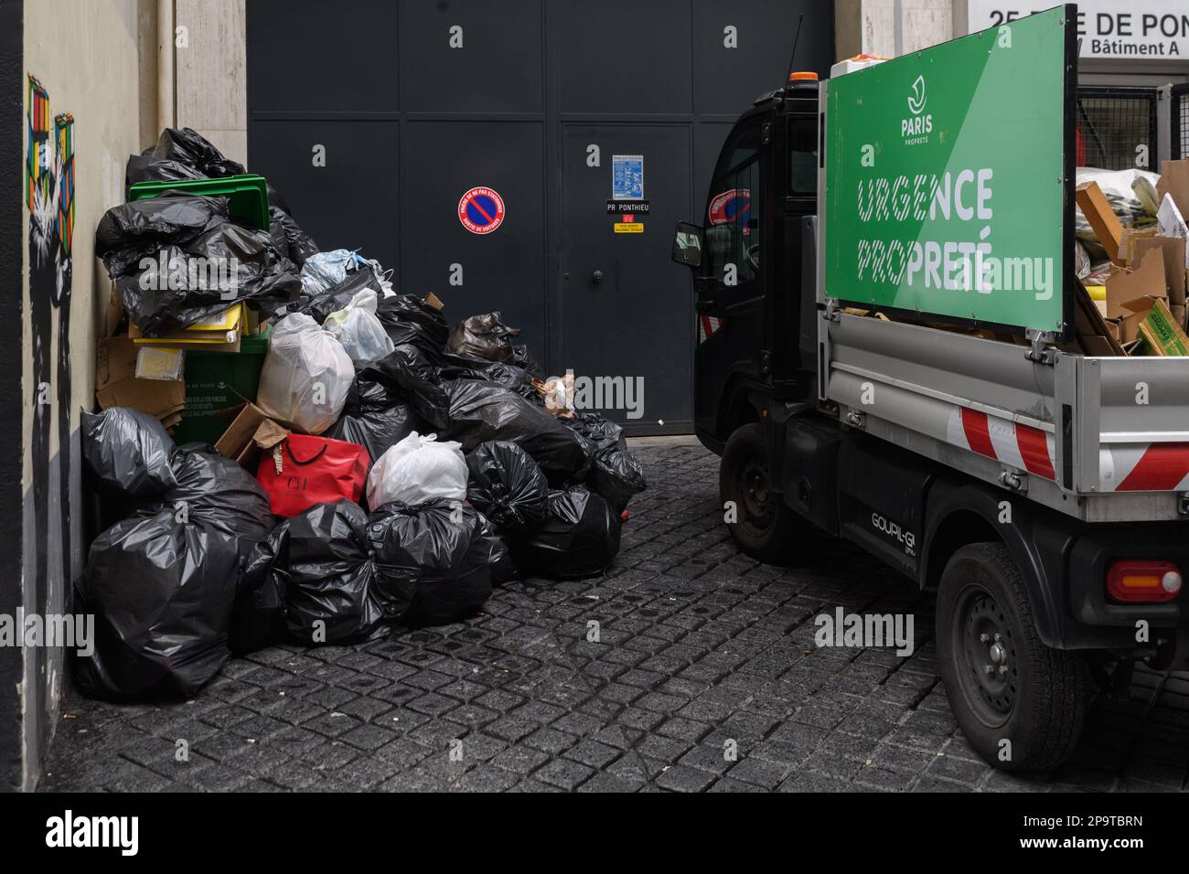 Julien Mattia / Le Pictorium - Garbage collectors' strike in Paris - 11 ...