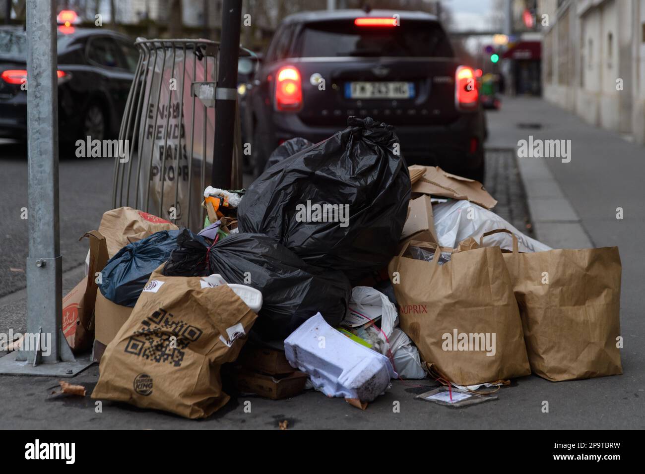 Julien Mattia / Le Pictorium - Garbage collectors' strike in Paris - 11 ...