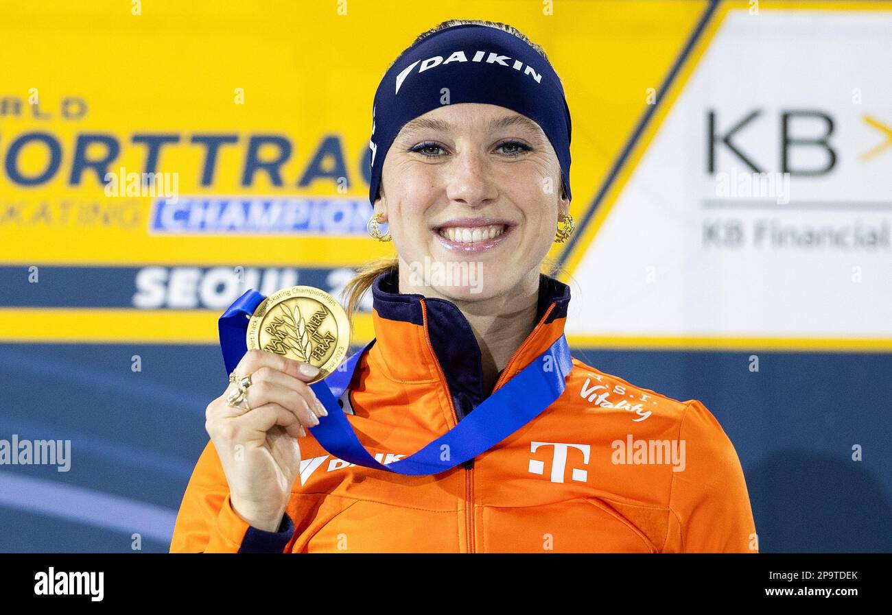 SEOUL - Suzanne Schulting wins gold in the 500 meters final during the ...