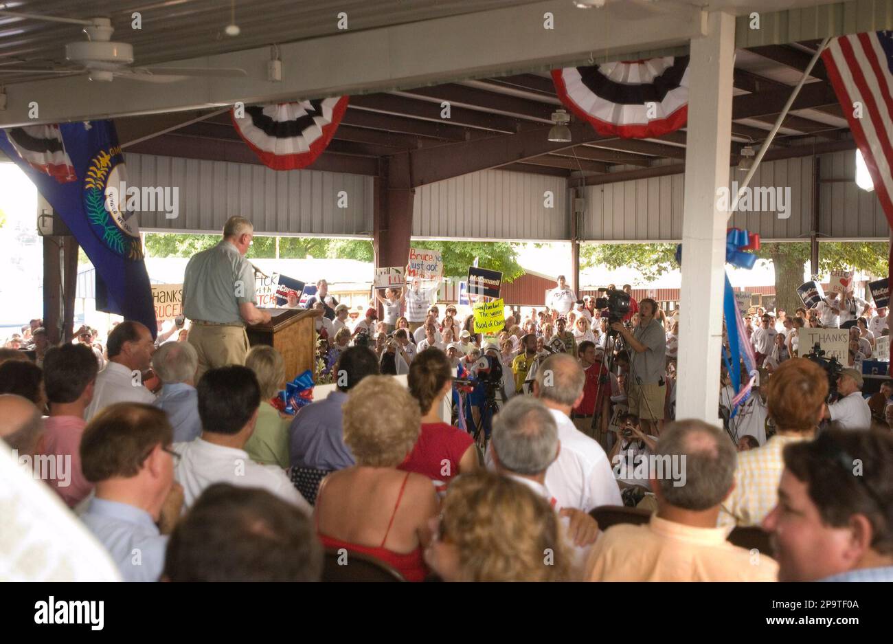 Sen. Jim Bunning, R-Ky., speaks to a standing room only crowd at the ...