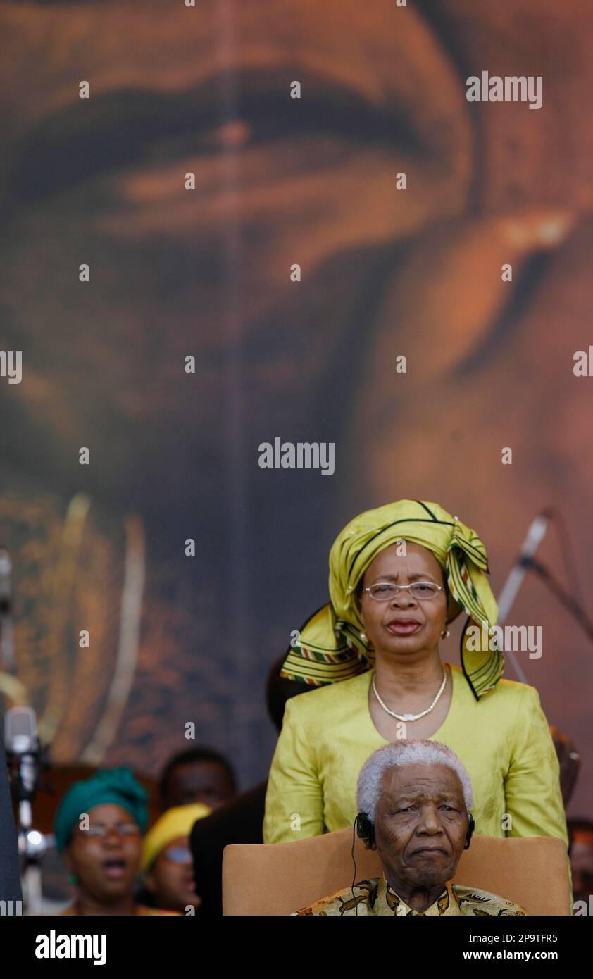 Former South African President Nelson Mandela and his wife Graca Machel ...