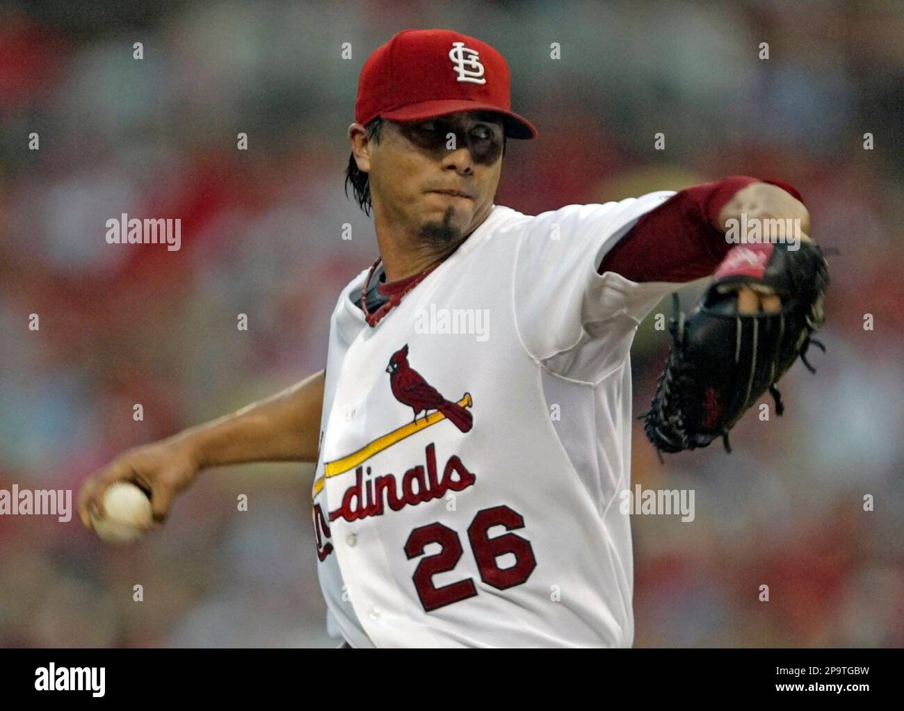 St. Louis Cardinals' Kyle Lohse pitches in the second inning against ...