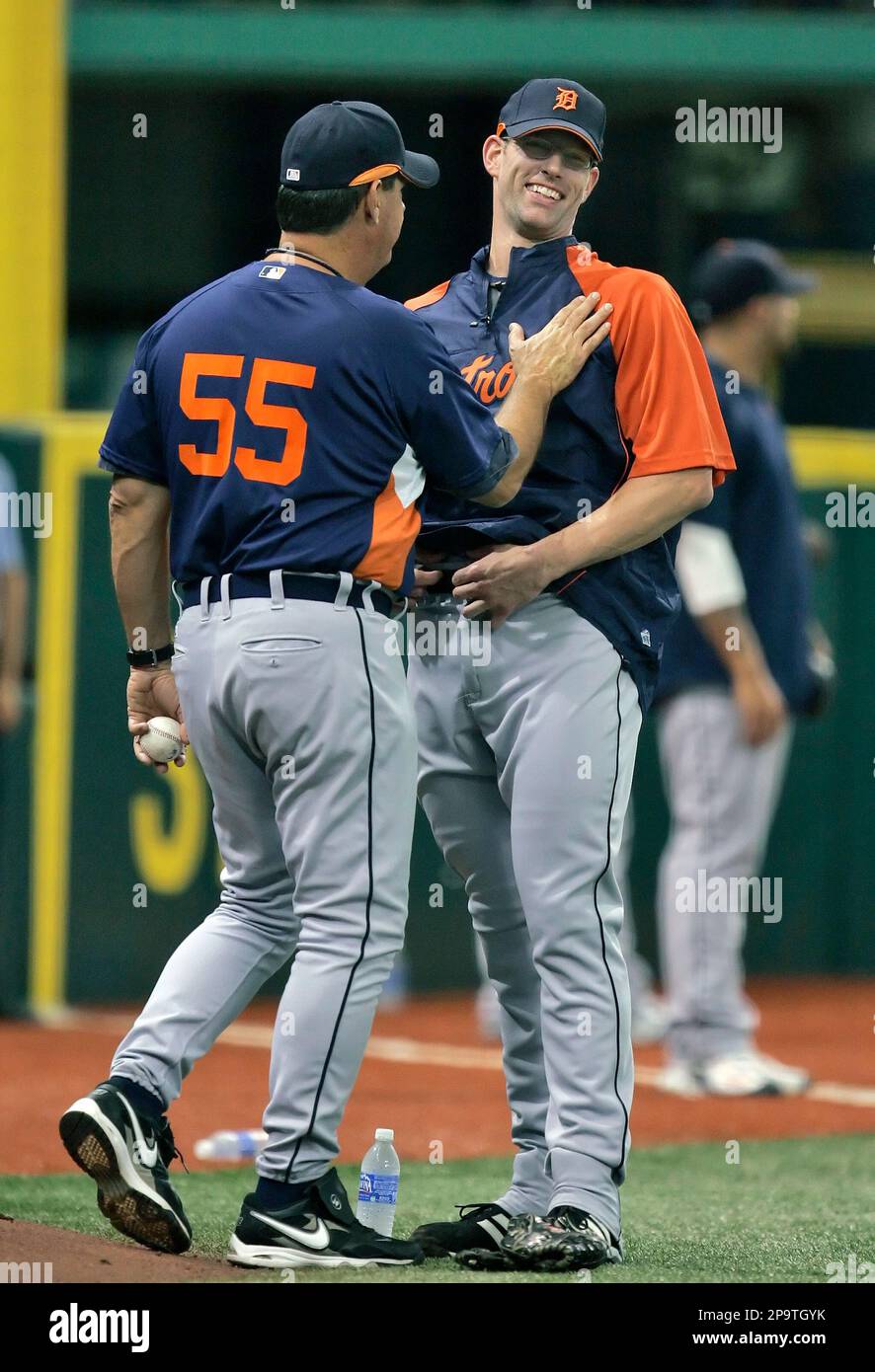 Newly acquired Detroit Tigers pitcher Kyle Farnsworth, right, shares a ...