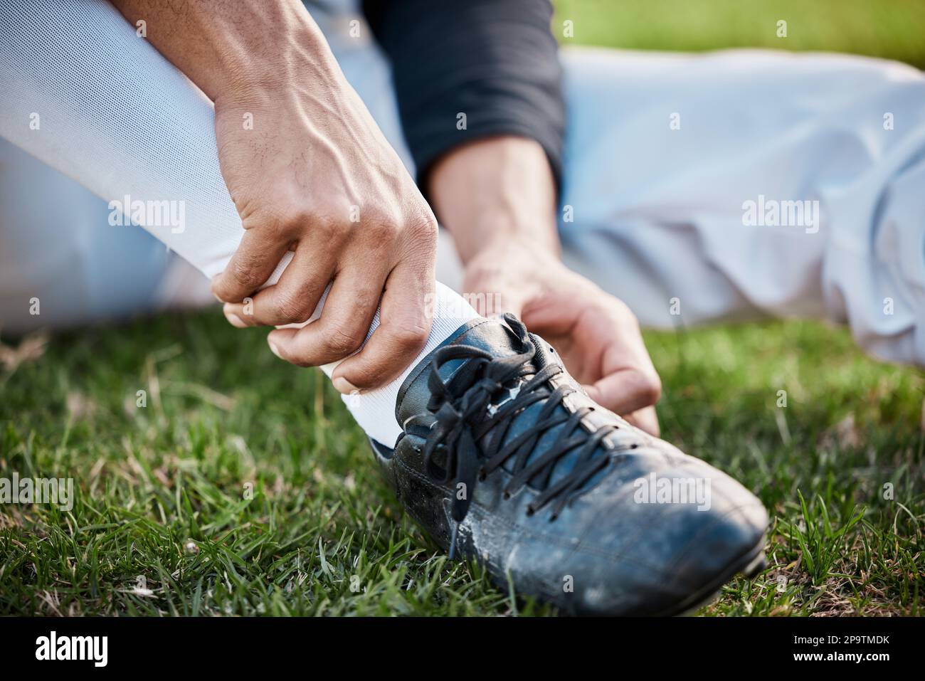 Baseball player, shoes and joint pain, man with sport injury and ...
