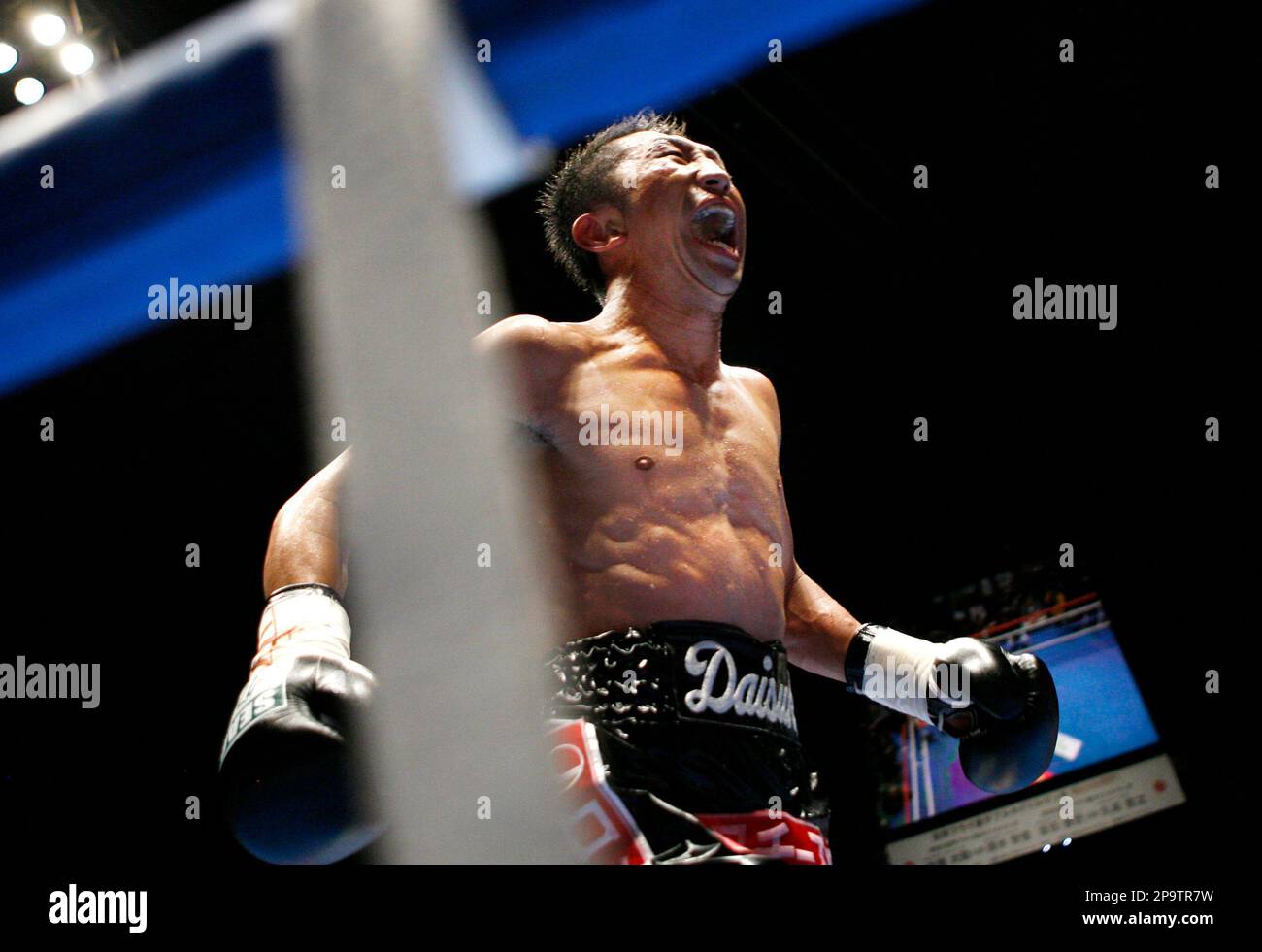 Japanese boxing champion Daisuke Naito celebrates after defeating his ...